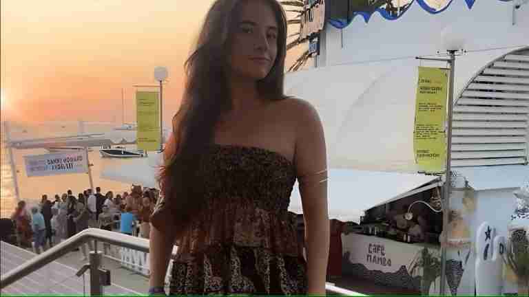 Ibiza, de vacaciones con amigos Emma Ramsay, de 19 años, cae desde el ...