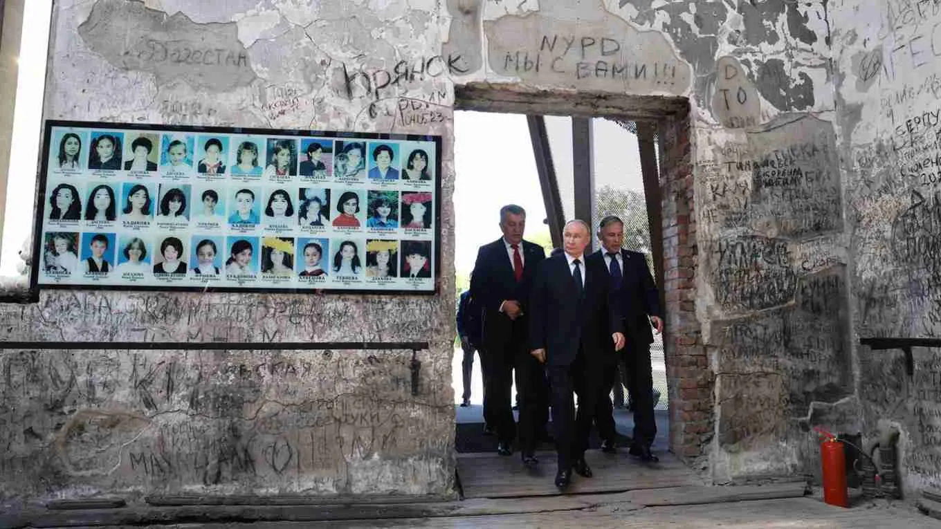 Beslan anniversary, Putin pays tribute to the 186 children who died in ...