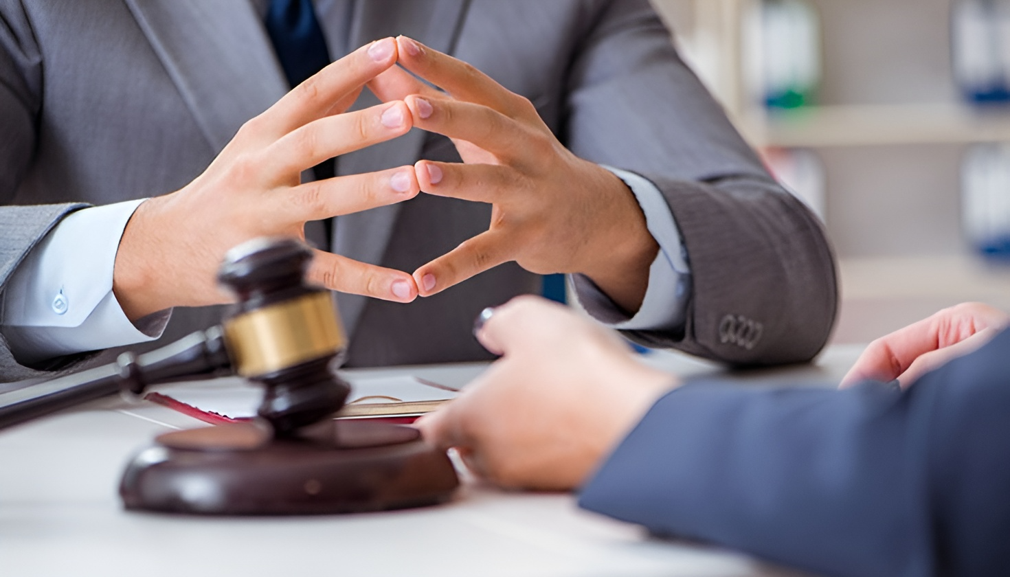 Crypto scam, un truffato fa causa a tre banche asiatiche: chiesto risarcimento da 3 milioni di ...